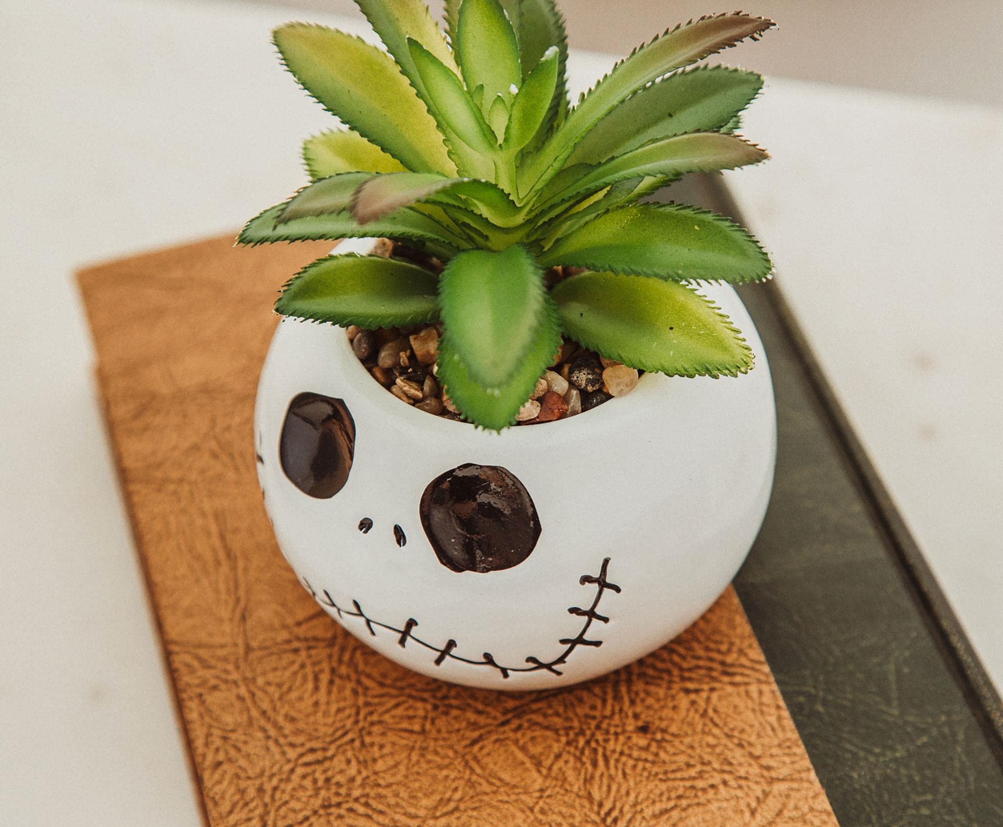 Toynk Disney The Nightmare Before Christmas Jack Skellington 3-Inch Ceramic Mini Planter with Artificial Succulent | Small Flower Pot, Faux Indoor Plants for Desk Shelf, Home Decor Trinket Tray