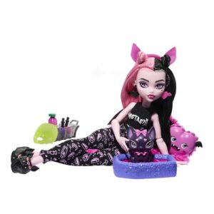 Monster High Doll, Draculaura Creepover Party Set with Pet Bat Count Fabulous, Sleepover Clothes & Accessories