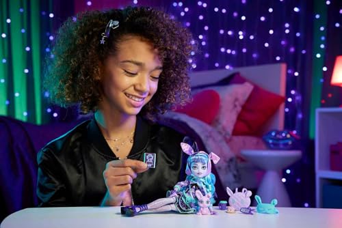 Monster High Creepover Party Doll, Twyla with Pet Bunny Dustin, Sleepover Clothes & Accessories like Hoodie, Book & Backpack