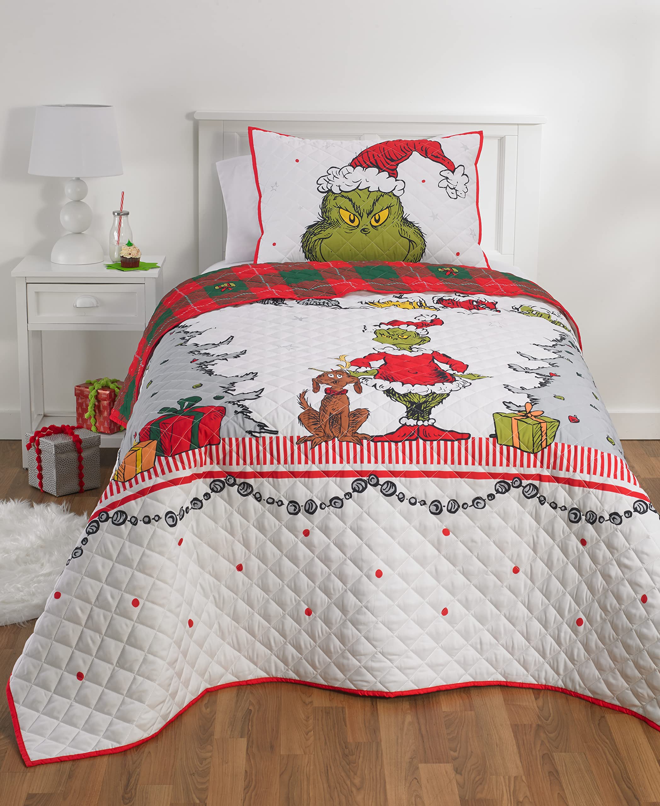 Franco Grinch by Dr. Seuss Holiday & Christmas Quilt Bedding Super Soft 2 Piece Pillow Sham and Quilt Set, Twin Size 68" x 86", (100% Officially Licensed Product)