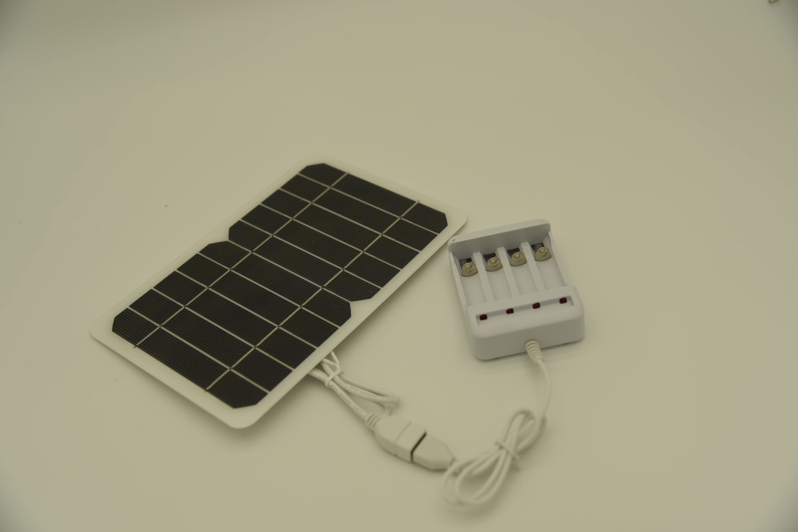 HUI YINGC Solar Power Charger with 5 Watt Portable Solar Panel for 1.2V AA & AAA Household Rechargeable Batteries, with 5 Watt Solar Panel and 4-Bay USB AA & AAA Charger