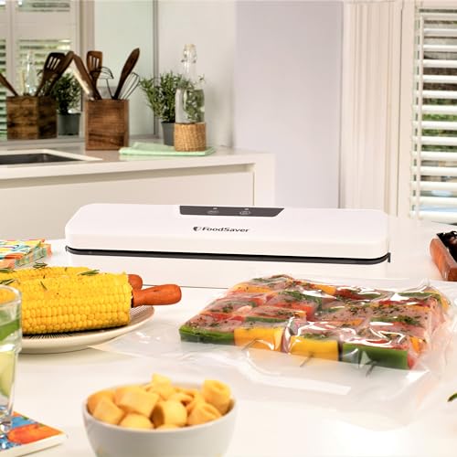 FoodSaver Everyday Vacuum Sealer Machine | Keeps Food Fresh Up to 5x Longer* | Compact Design For Efficient Storage | With 5 x Vacuum Sealer Bags (0.94 L & 3.78 L) | VS0290