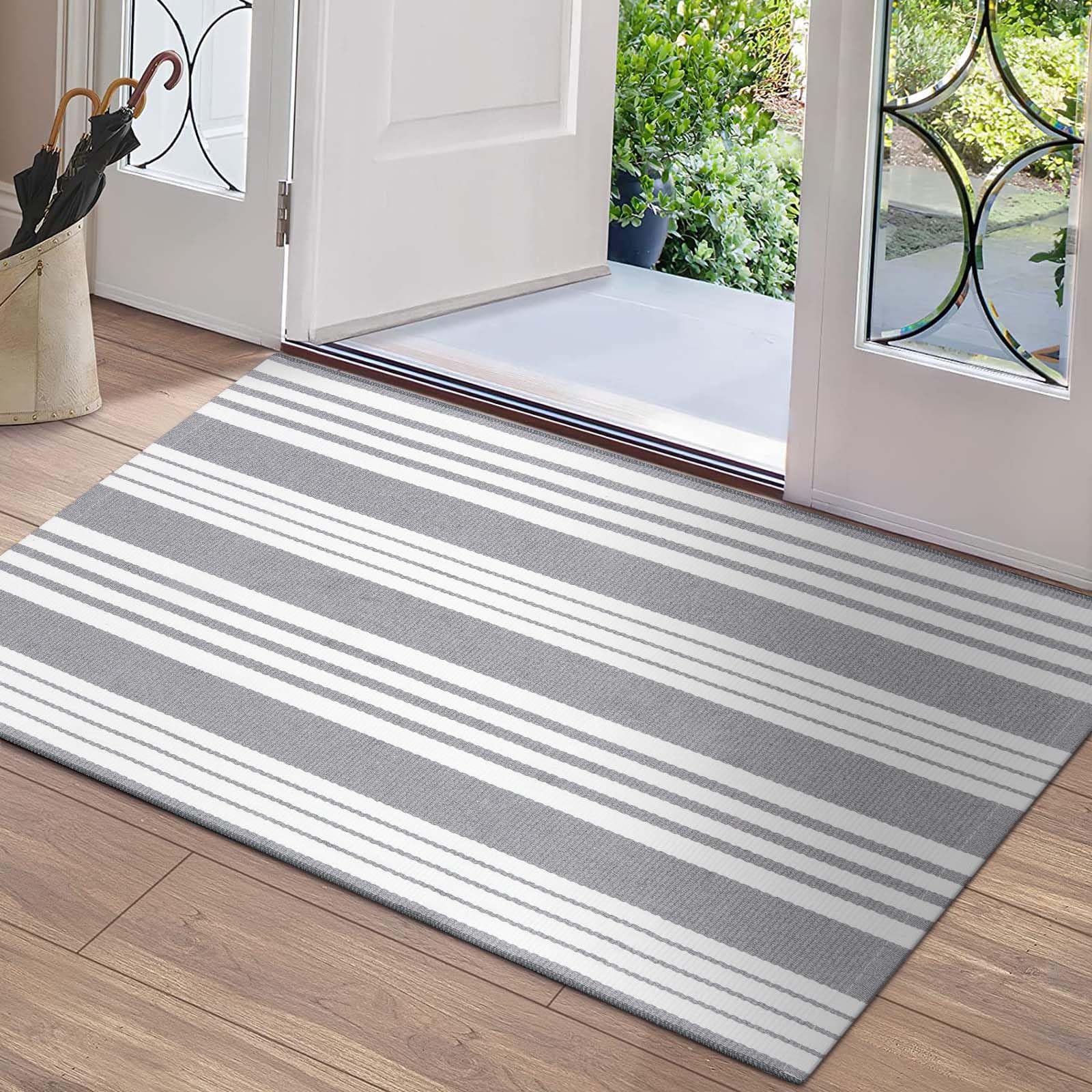 LEEVAN Grey and White Striped Door Mat 24'' x 35'' Washable Hand-Woven Front Door Rug, Reversible Front Door Mats Outdoor Farmhouse Striped Layered Door Mats for Entryway/Front Porch/Kitchen