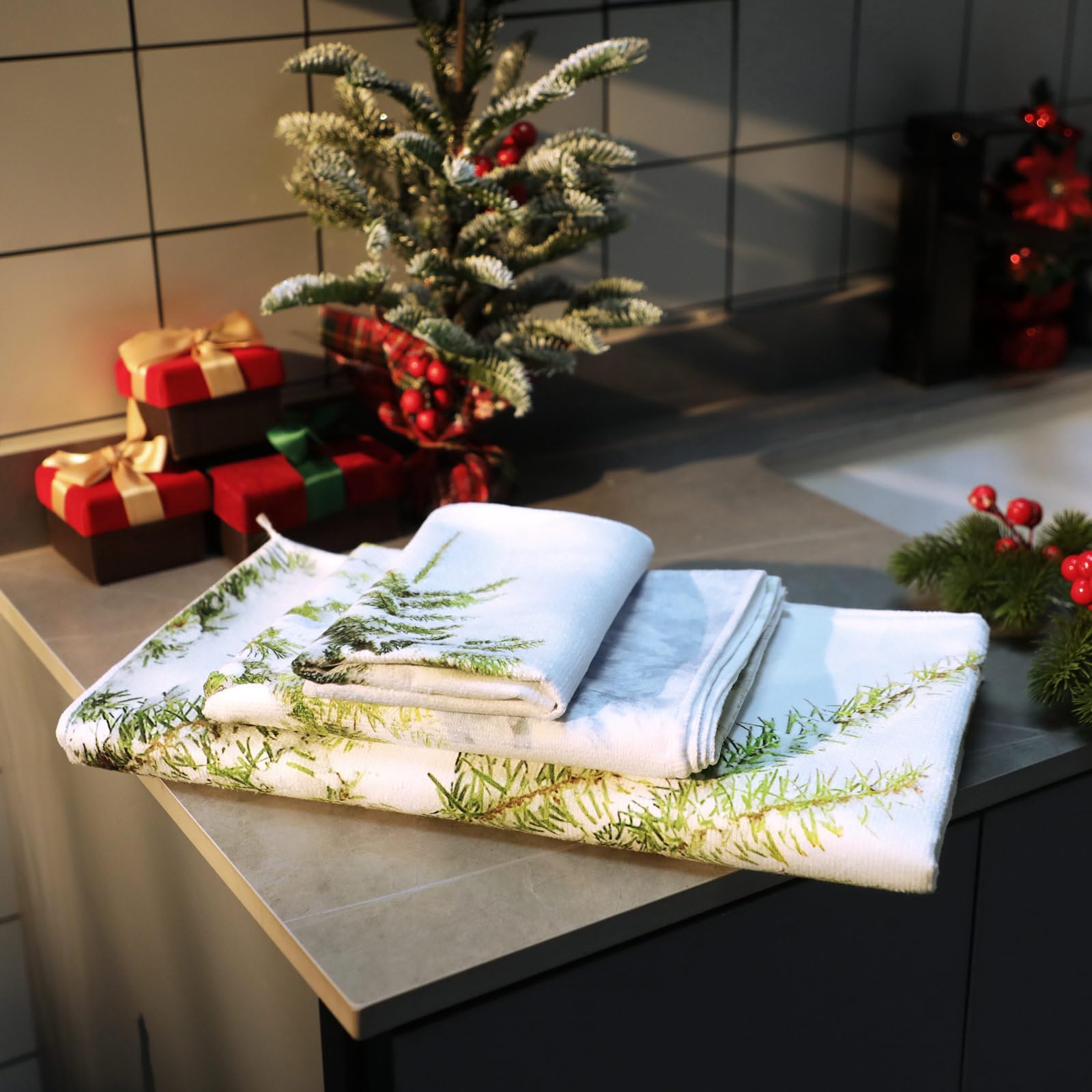 Preboun 3 Pack Christmas Trees Bathroom Towels Set Snowflake Hand Towels Xmas Tree Bath Towels Winter Forest Dish Towels Soft Absorbent Fingertip Towel for Kitchen Bathroom Hotel Beach Home Gym Spa