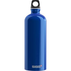 sigg - aluminum water bottle - traveller blue - climate neutral certified - suitable for carbonated beverages - leakproof & lightweight - bpa free - 34 oz