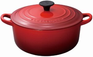 le creuset enameled cast-iron 2-quart round french oven, red