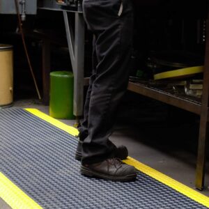 Wearwell UltraSoft Diamond-Plate SpongeCote Mat - Black/Yellow. Anti-Fatigue Workstation Mat. 3' W x 5' L x 15/16" Thickness. Nitricell Sponge. Pre-Beveled Edge. For Industrial Use (414.1516x3x5BK)