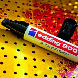 edding 800 permanent marker - red - 1 pen - chisel nib 4-12 mm - for bold markings - waterproof, quick-drying, smear-proof pens - for cardboard, plastic, wood, metal, glass and fabric