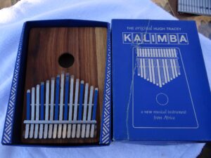 hugh tracey alto kalimba with internal mic pickup 15-key alto kalimba