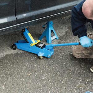 Silverline 633935 Hydraulic Trolley Jack 2 Tonne , Blue