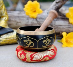 yoga meditation om peace singing bowl/red velvet om cushion/wooden mallet set