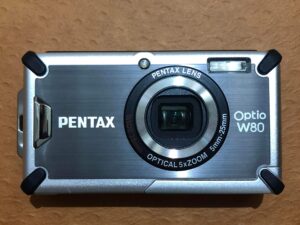 (optio) pentax waterproof digital camera optio w80 gunmetal 12 million image gray megapixel 5 x optical zoom optiow80gg