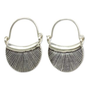 novica artisan handmade silver hoop earrings fine no stone thailand [1 in l x 0.9 in w] 'diva'