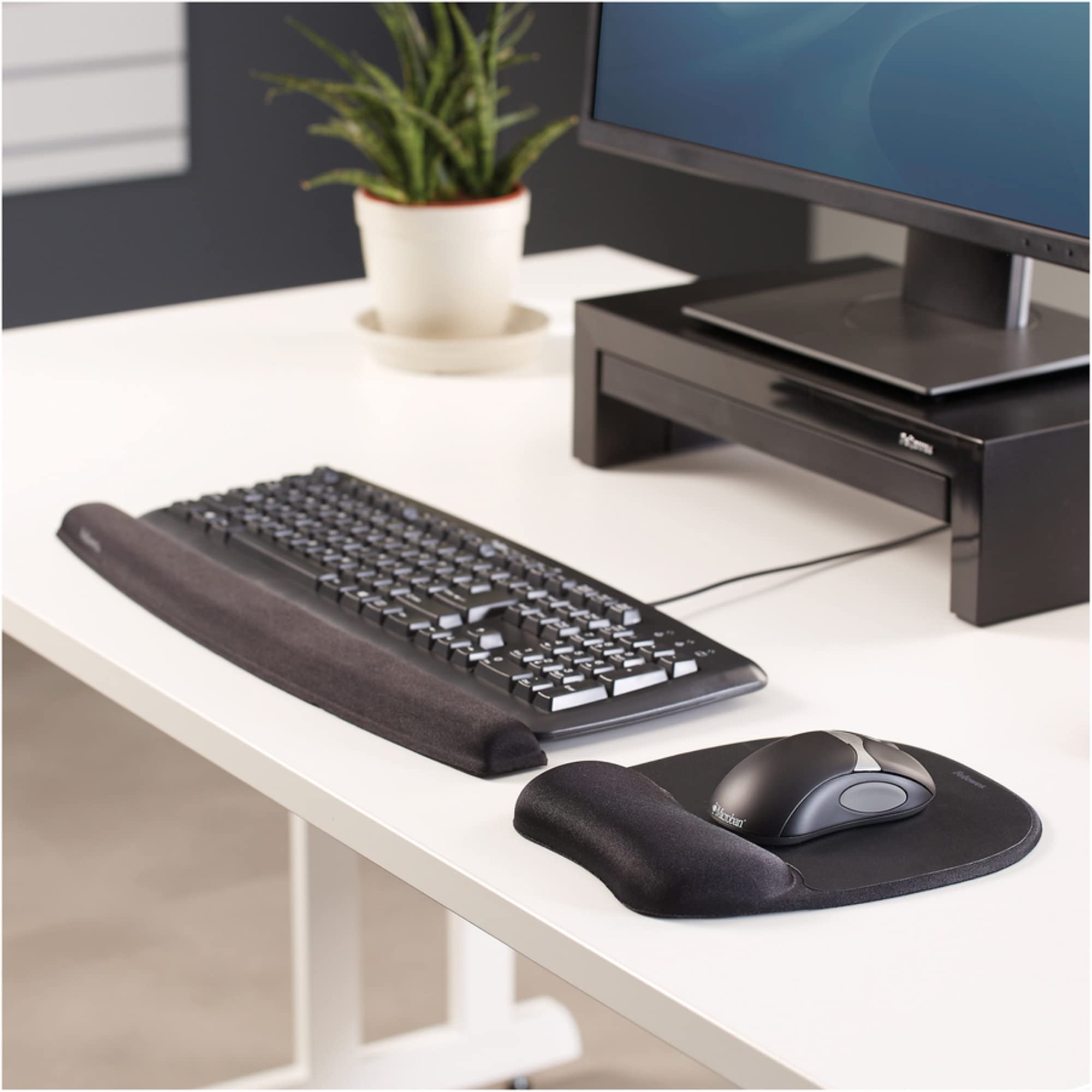 Fellowes® Gel Wrist Rest/Mouse Pad, Fabric, Black