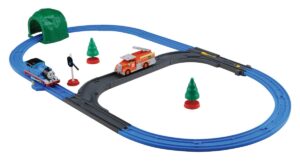 plarail thomas: fire-engine flynn & thomas set (model train) by takara tomy