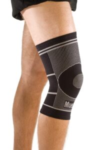 mueller sports medicine 4-way stretch knee support sleeve, for men and women, black, l/xl