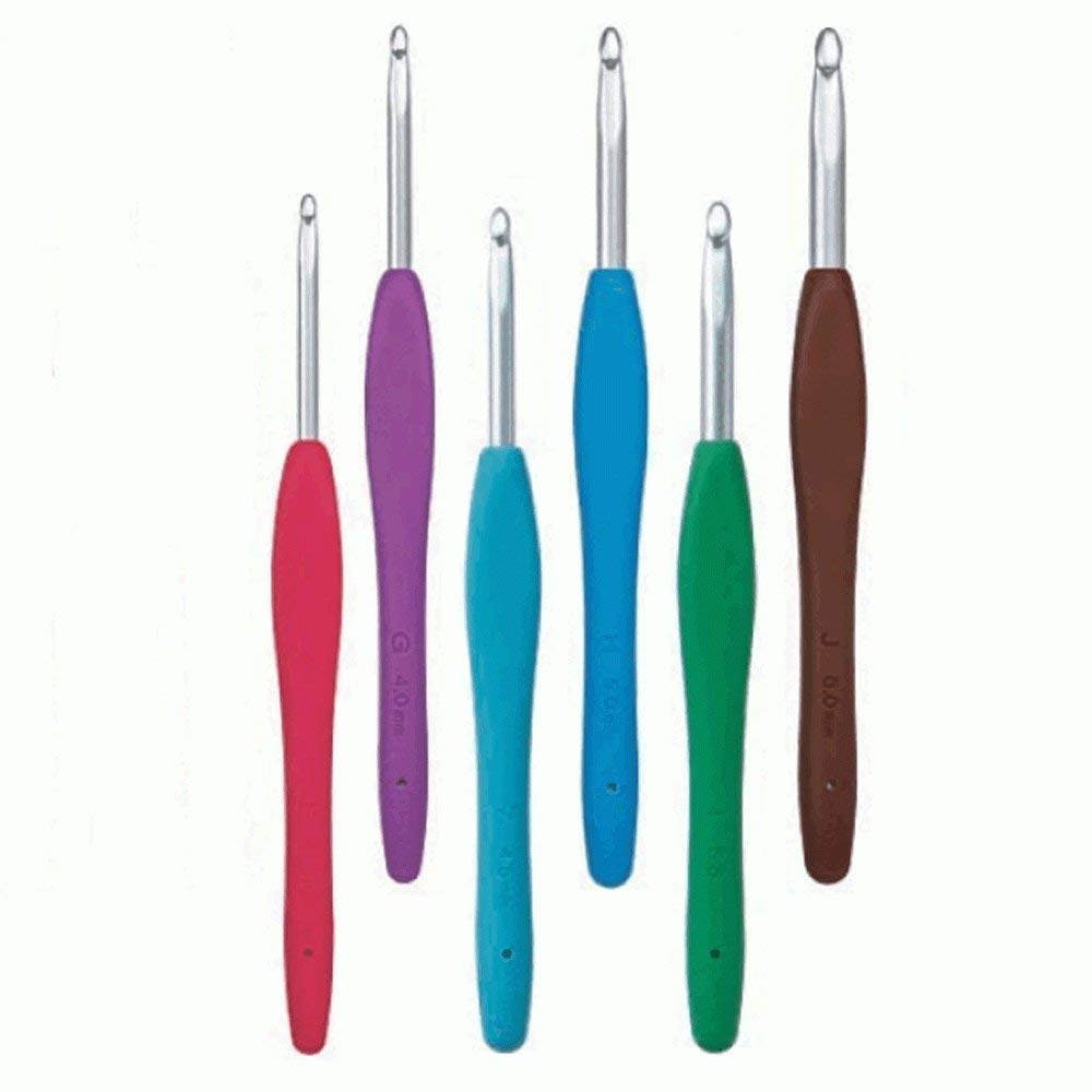 Clover Amour Crochet Hook: 3.5mm, 3.50mm, Red