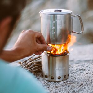 Solo Stove Lite & Pot 900 Set: Portable, Wood Burning Campstove + 900 ml Pot | Incl. Nylon Sack, For 1-2 People, 304 Stainless Steel, Compact (packed): 11,9 x 11,5 cm