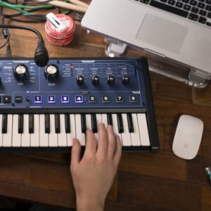 Novation MiniNova analogueue Modeling Sythesizer (NOVSYNTH02UKEU)