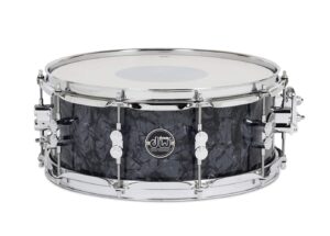 dw performance series snare drum - 5.5 x 14 inch - black diamond finishply