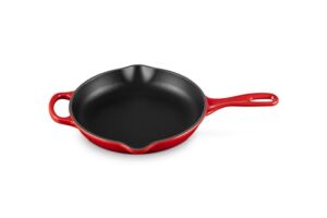 le creuset enameled cast iron signature iron handle skillet, 9" (1-3/8 qt.), cerise