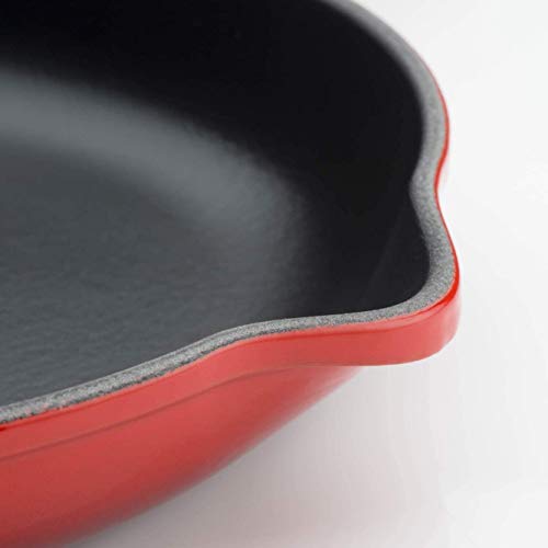 Le Creuset Enameled Cast Iron Signature Iron Handle Skillet, 9" (1-3/8 qt.), Cerise