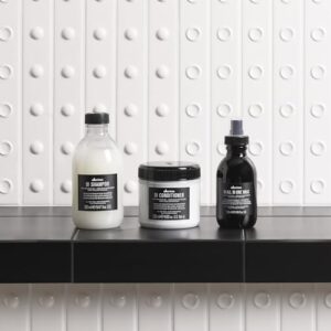 Davines OI All in One Milk | Hair Milk Spray | Powerful Hair Detangler + Heat Protection | Smoothes Frizzy Hair | 4.56 Fl Oz