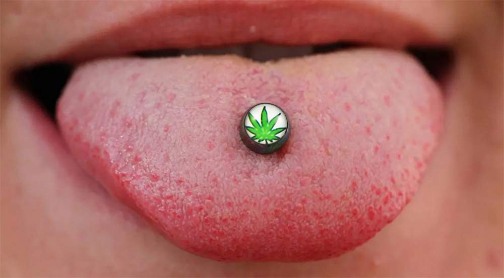 Green Pot Leaf MARIJUANA Logo Tongue Ring. 14Gx9/16(1.6x14mm) 316L Surgical Steel Barbell with 6/6mm Ball Tongue Piericng jewelry. Price per 1 Piece only.