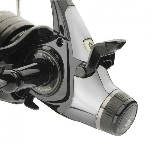 Daiwa Black Widow Baitrunner/Freespool Reels Sizes 3500A/4000A/4500A/5000A Carp Pike Salmon Trout Coarse Match Game Fishing Spinning (4000A)