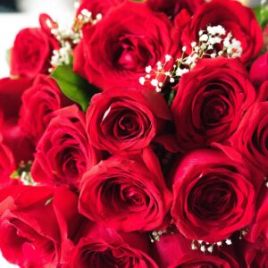 From You Flowers - Two Dozen Red Roses with Chocolates with Glass Vase (Fresh Flowers) Birthday, Anniversary, Get Well, Sympathy, Congratulations, Thank You