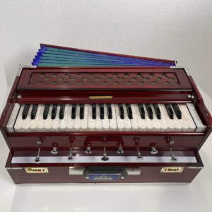 HARMONIUM. ITEM LOCATED IN THE USA. SHIPS WITHIN 24 HOURS. RED FOLDING.