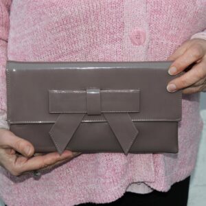 LONI Womens Cute Patent Faux Leather Clutch bag/Shoulder Bag in Cafe Latte Beige