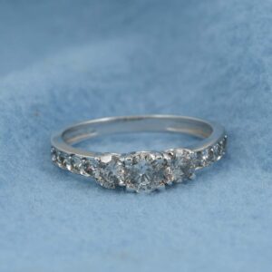 Pompeii3 10k White Gold Diamond Round-Cut Three Stone Engagement Ring (1cttw)