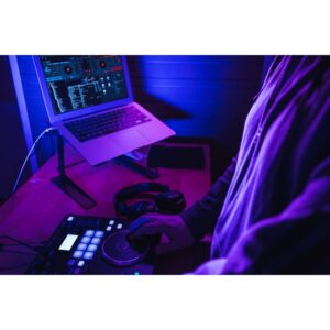 Gemini Sound GMX Versatile DJ Controller & Media Player - Compact USB/MIDI System with VirtualDJ LE, Ideal for Mobile DJs & Live Performances