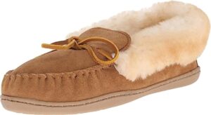 minnetonka women's alpine sheepskin slippers, golden tan, 8