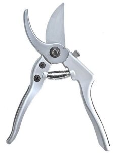 woman's pro by-pass pruner - spring loaded lock - easy one handed open & close action - opens with a slight squeeze - closes with a squeeze & a thumb lock push forward - will never lock accidentally!