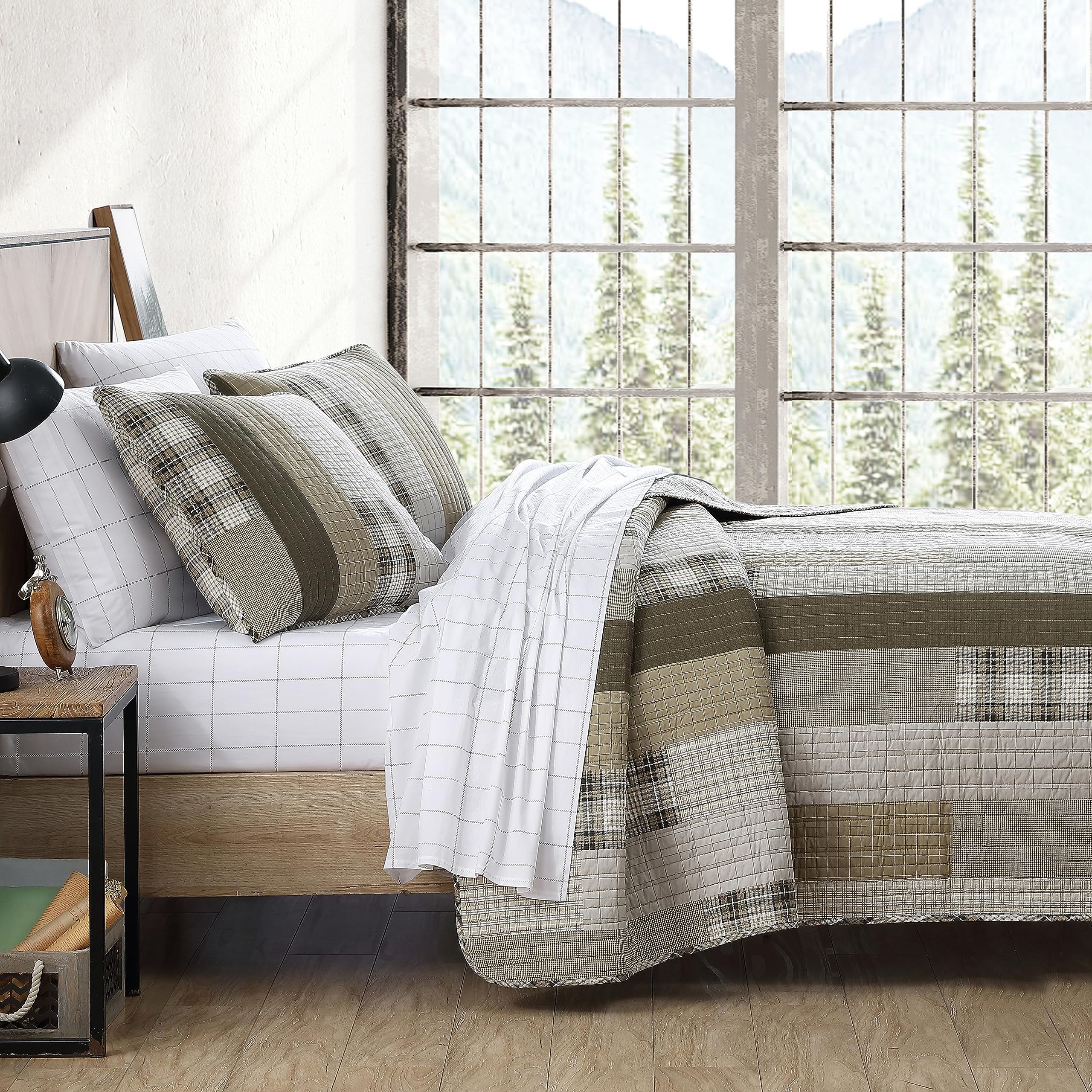 Eddie Bauer - King Quilt Set, Cotton Reversible Bedding with Matching Shams, Home Decor for All Seasons (Fairview Sand, King)