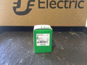 schneider electric xalk178h7 push button enclosure 600vac 10a xalb sp, black