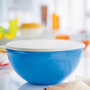 Tupperware Thatsa Bowl 19-cup in Salt Water Taffy Blue by Tupperware