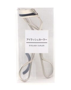 muji eyelash curler (new) length of about 4 inch, made in japan