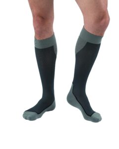 jobst 7528911 sport knee high 15-20 mmhg compression socks, black/grey, medium