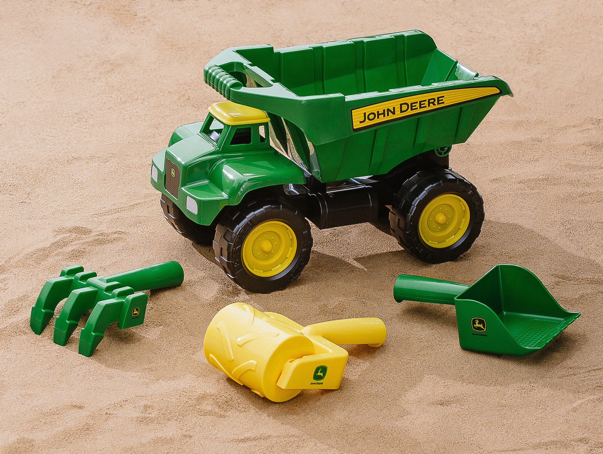 TOMY John Deere 15" Big Scoop Dump Truck with Sand Tools, Brown/a