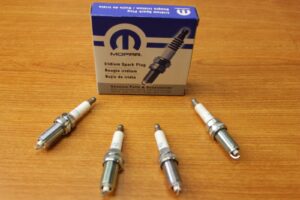 chrysler 300 dodge jeep 5.7l 6.4l set of sixteen (16) spark plugs oem