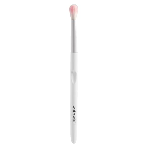 wet n wild Crease Brush,Expert Precision Eyeshadow Application, Firm Flat Bristles, Ergonomic Handle for Comfortable Precision Control, Cruelty-Free & Vegan