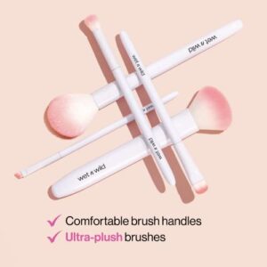 wet n wild Crease Brush,Expert Precision Eyeshadow Application, Firm Flat Bristles, Ergonomic Handle for Comfortable Precision Control, Cruelty-Free & Vegan