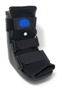 advanced orthopaedics low profile low top air walker, small - mens size 4 1/2 - 7, womens size 6 - 8