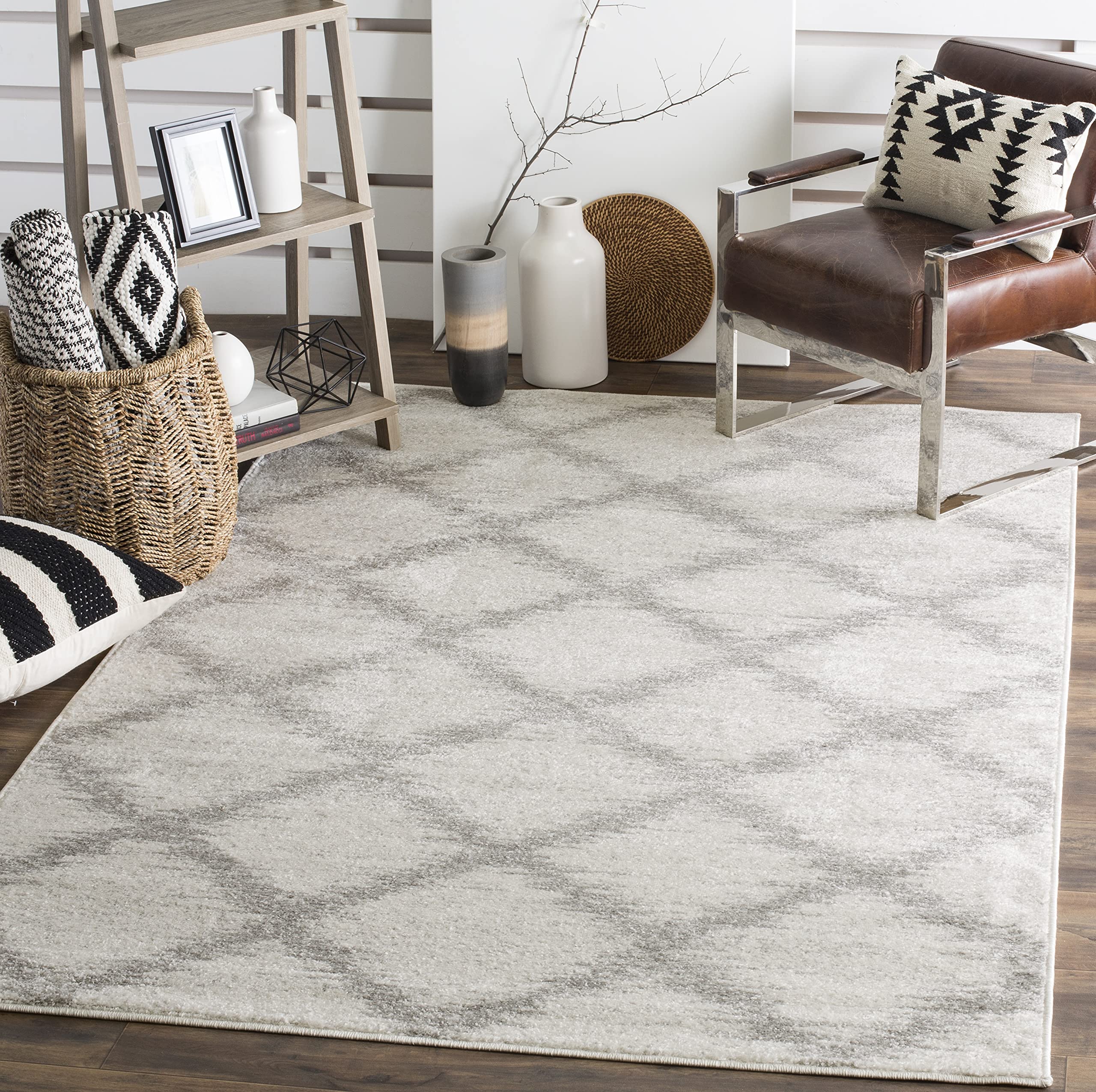 SAFAVIEH Adirondack Collection Accent Rug - 4' x 6', Ivory & Silver, Modern Trellis Design, Non-Shedding & Easy Care, Ideal for High Traffic Areas in Entryway, Living Room, Bedroom (ADR122B)