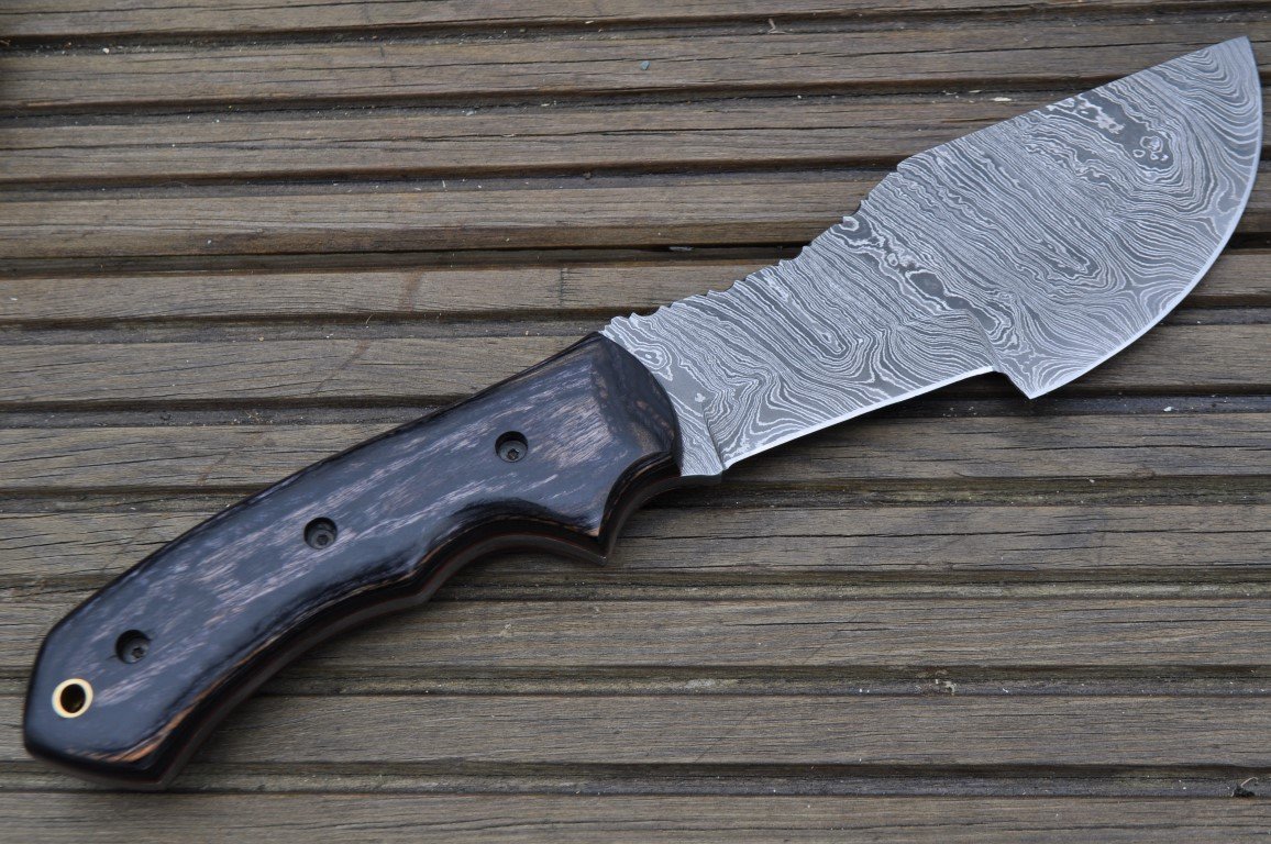 Hunting Knives with Leather Sheath Damascus Blade (Pakka Wood)