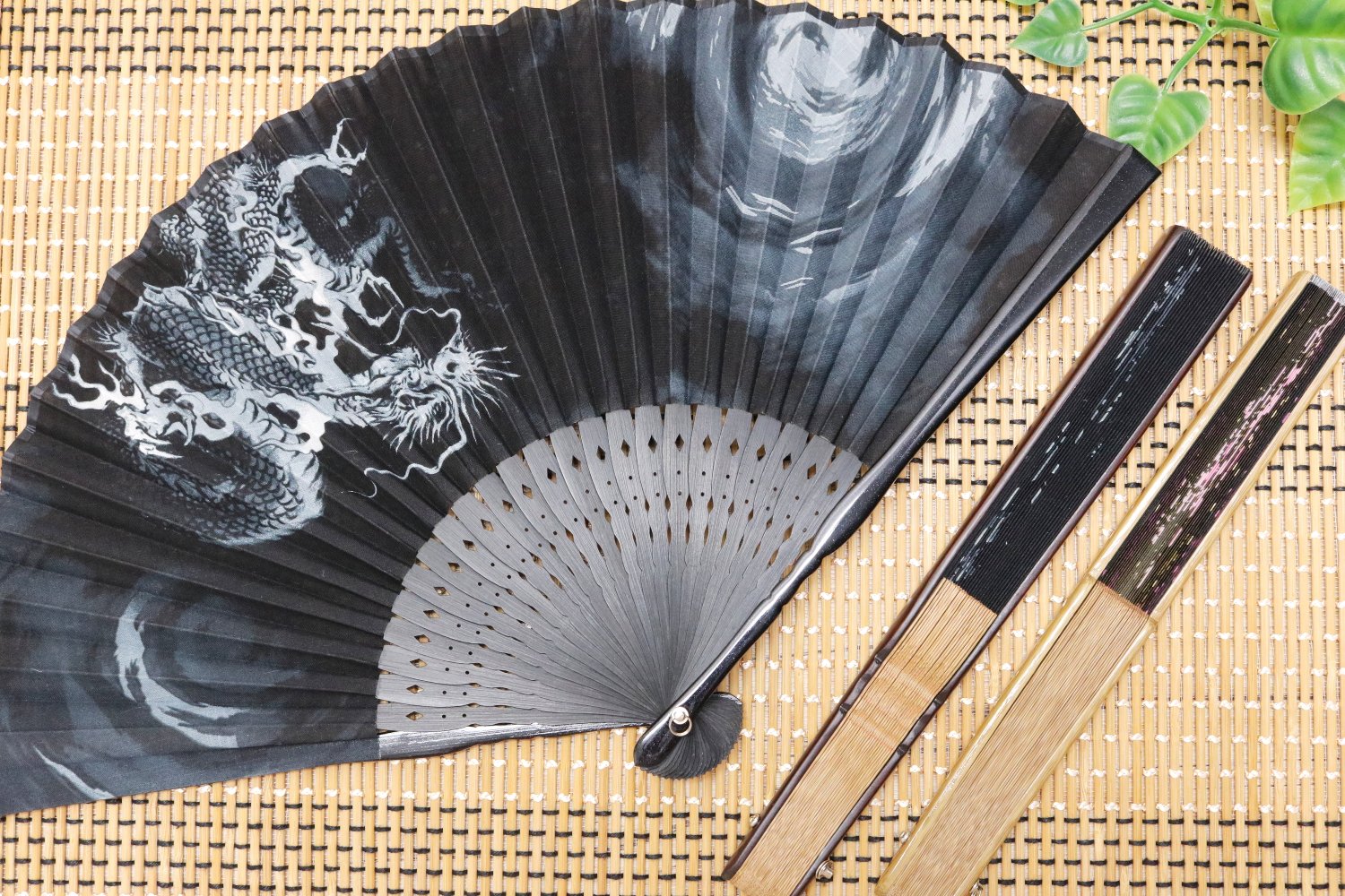 まつみ工芸 Asahi King 136001 Folding Fan Dragon Black