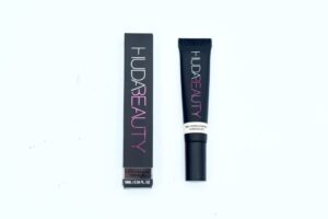 huda beauty overachiever concealer whipped cream